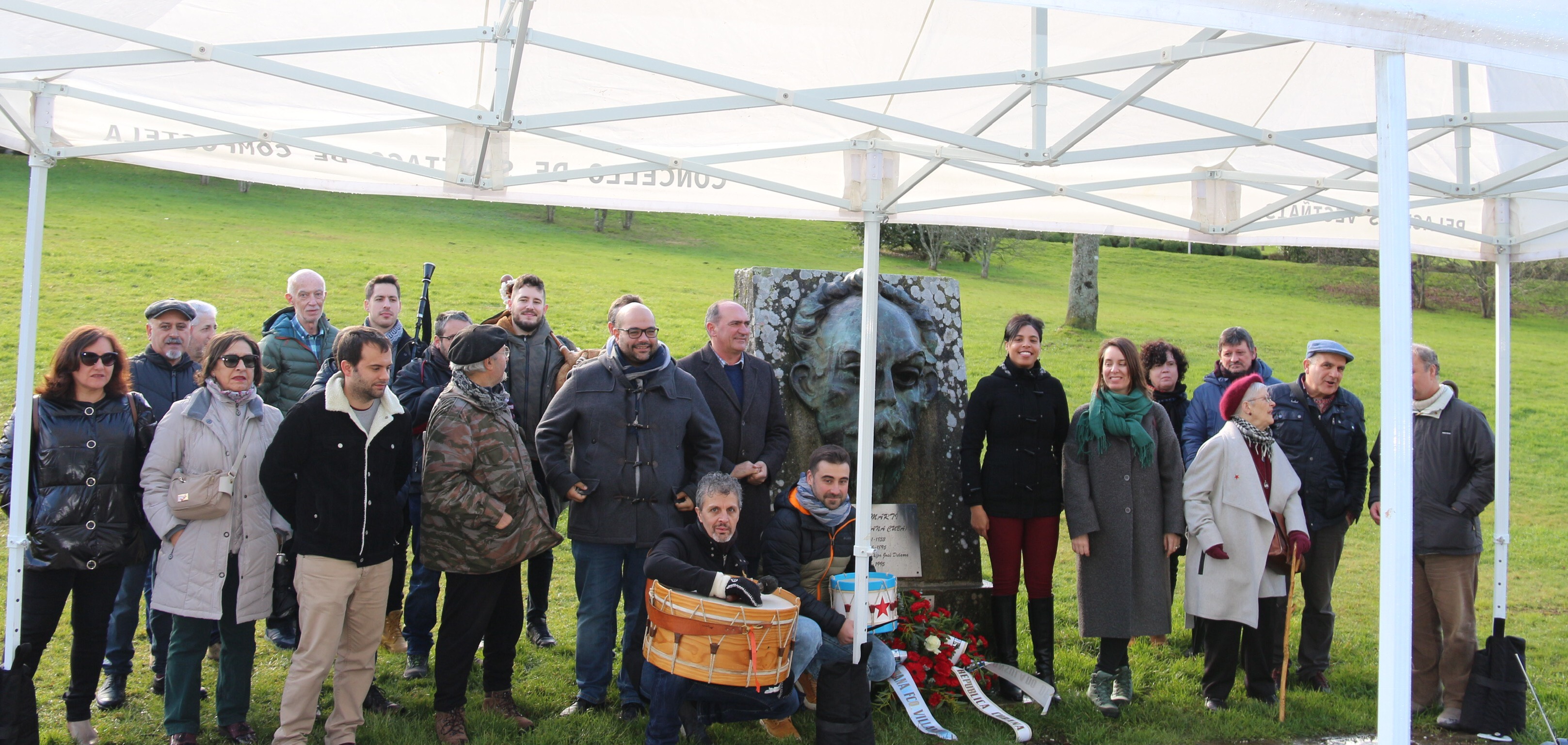 Poemas, historia, música e flores para Martí en Compostela | Terra sen amos